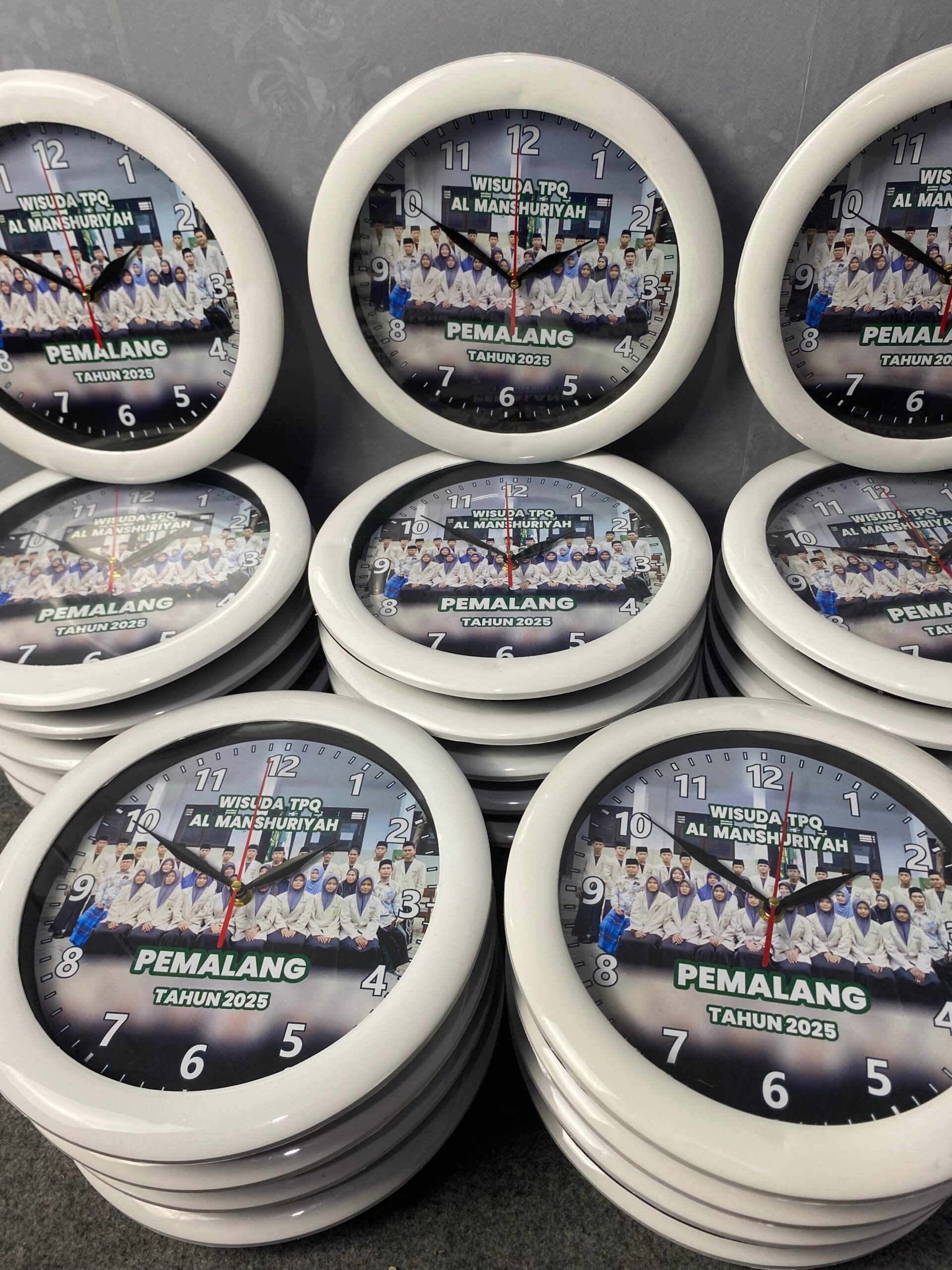 Tips Memilih Desain Jam Dinding Custom yang Menarik - Cetakgift ...