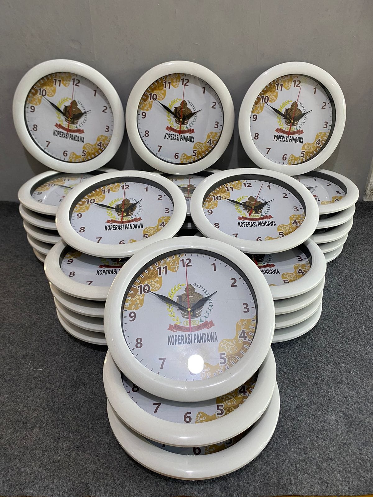 Manfaat Jam Dinding Custom sebagai Alat Branding Jangka Panjang ...